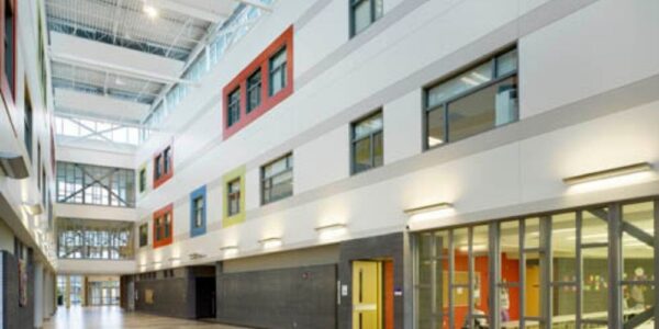 Longfields-Davidson Heights Secondary School, Año Escolar Ontario - Cidi